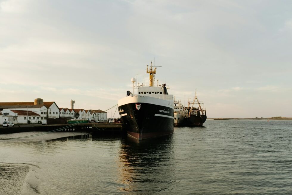 Boat vs Ship: Navigating the Nautical Distinction and Greatest Debate ...